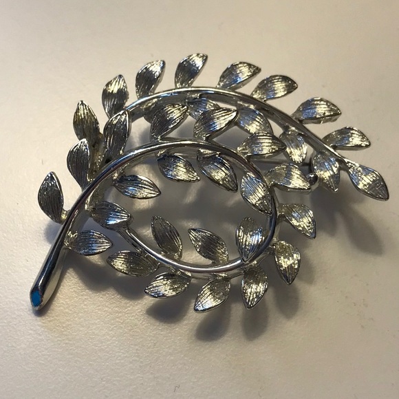 Lisner Jewelry | Jewelry | Signed 95s Lisner Leaf Cluster Brooch Silver ...